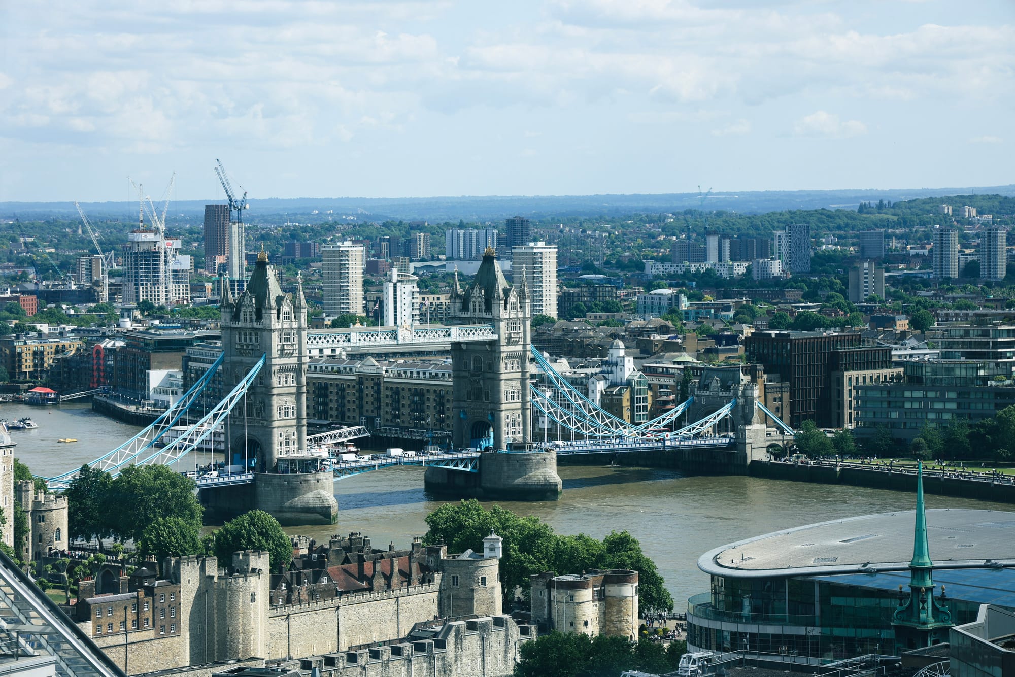 How bin linking works in node.js npm and yarn and monorepos